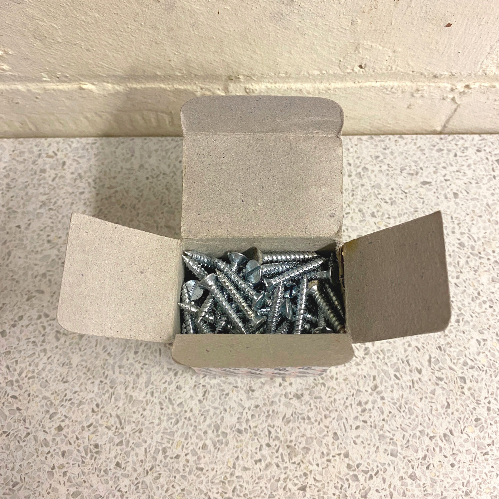 179 x Screwfix 1" x 8 Quicksilver Slotted Countersunk Steel Screws Box ...