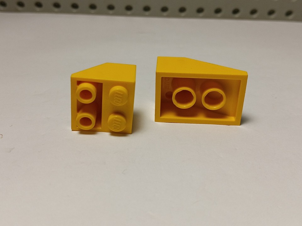 LEGO Underwater Controls Computer Boat YELLOW INVERTED 2x2 Slope TARGET ...
