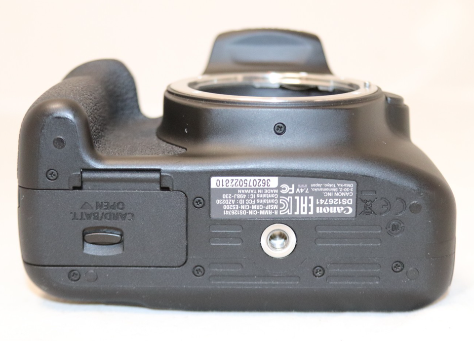 Canon DS126741 EOS Rebel T7 W/ camera bag, flash attachments and ...
