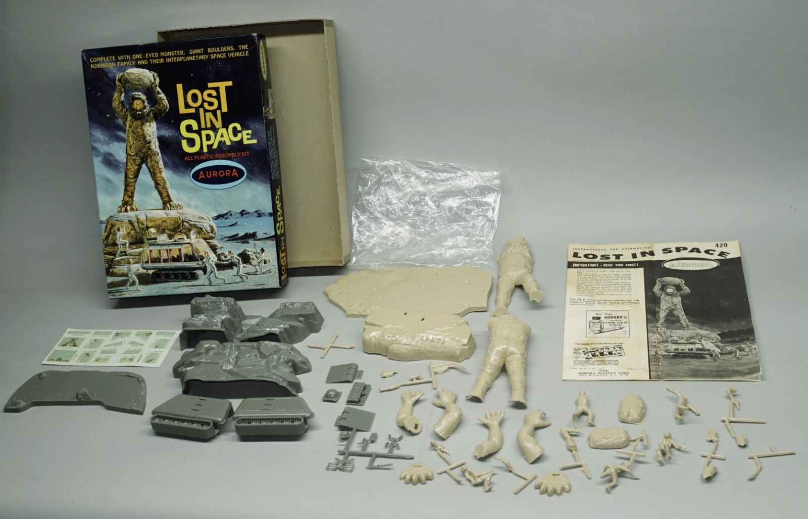 ORIGINAL 1966 AURORA MODEL KIT NO. 420-198 LOST IN SPACE IN ORIGINAL ...