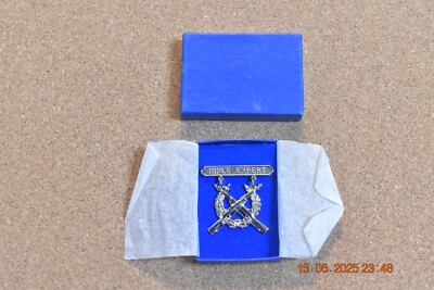 U.S. Marine Corps USMC Rifle Expert Badge Dated Feb 1974 | eBay