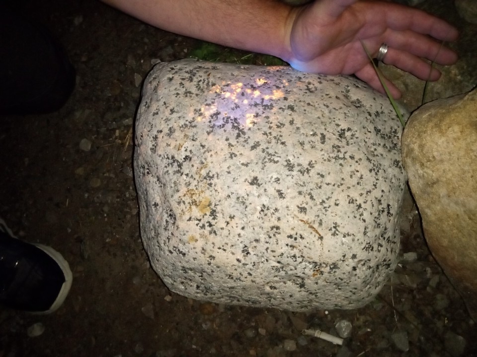 fluorescent sodalite, yooper light, all sizes from 150 lbs to .25 oz | eBay