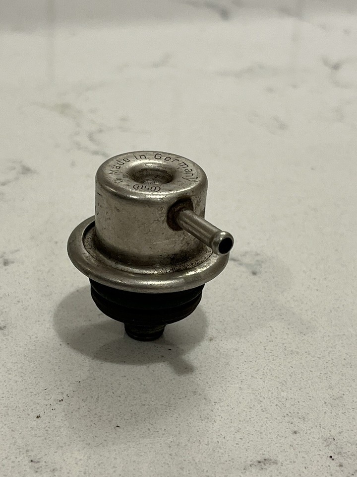 Golf Gti VW VOLKSWAGEn 93-05 Jetta-Fuel Injection Pressure Regulator ...