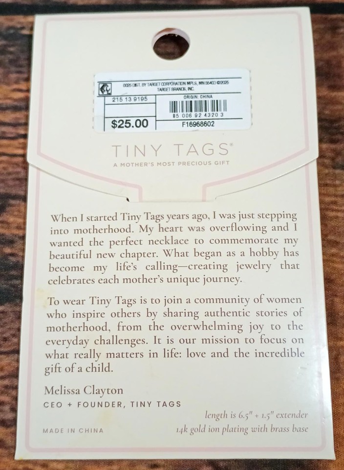 Tiny Tags Daisy Bracelet with Gold Plated Chain and White Daisy Charm ...