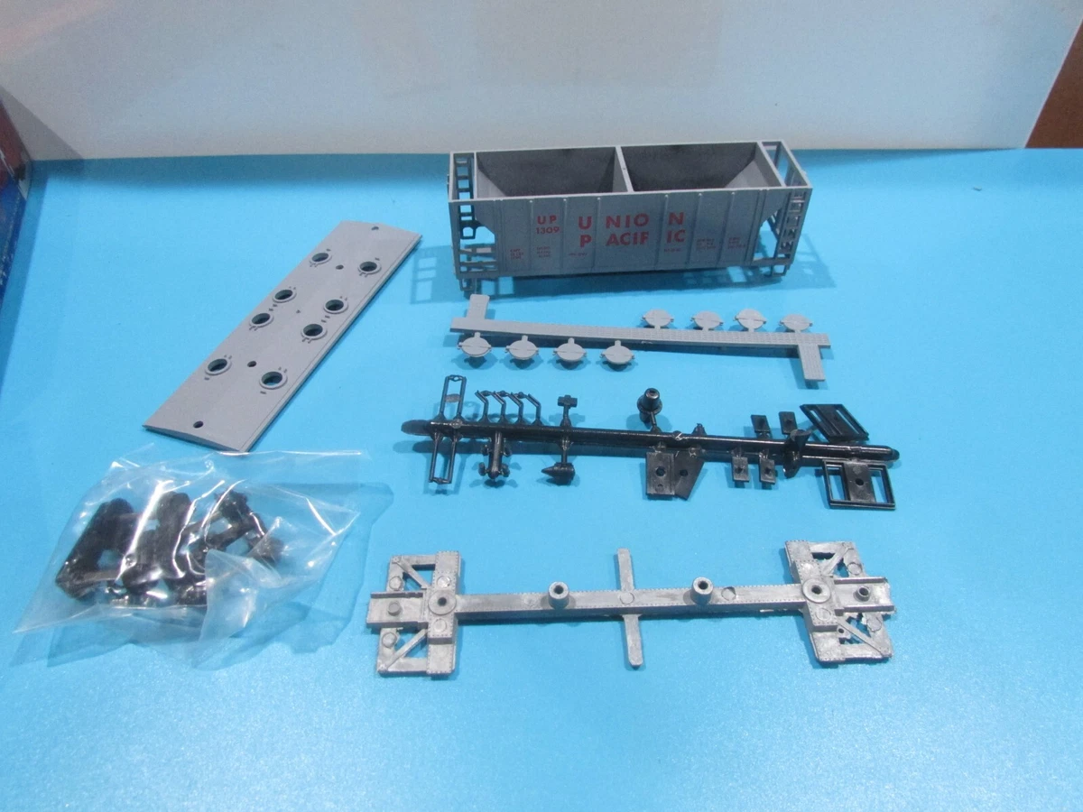 Three Notch Rail HO Scale (Boswer) 70 Ton Covered Hopper