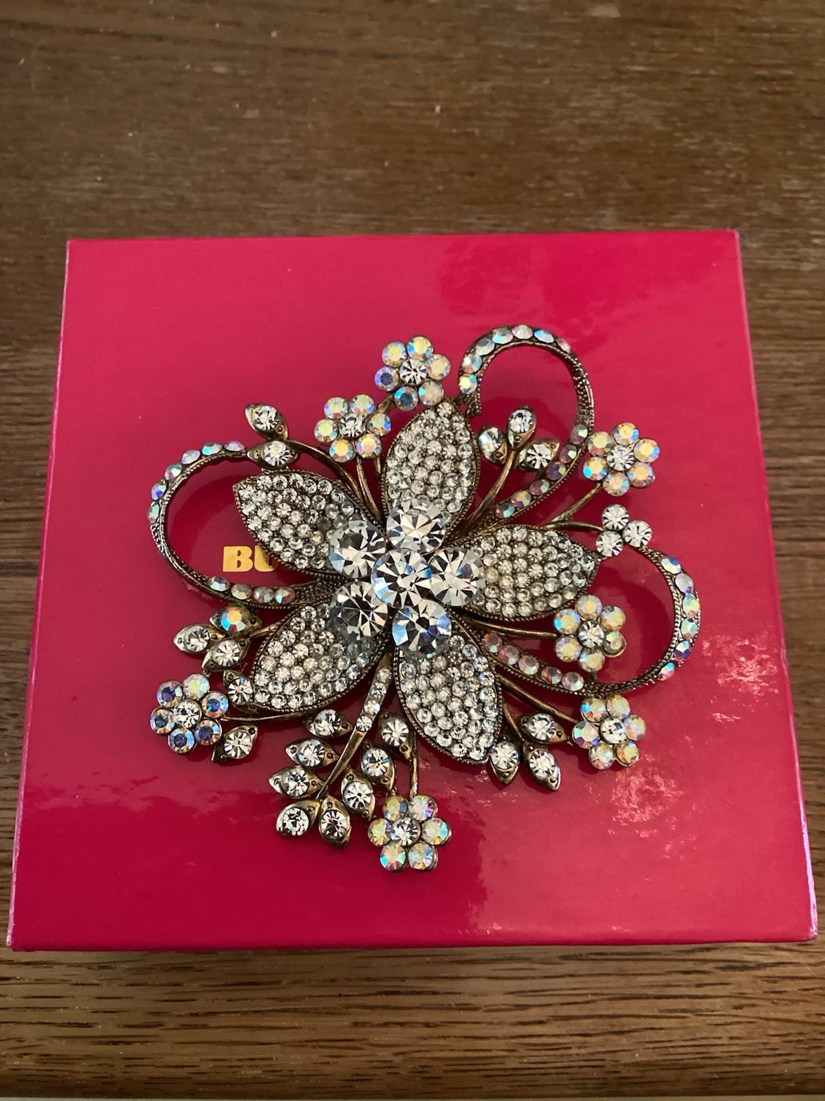 VINTAGE BUTLER AND WILSON BROOCH - Gem