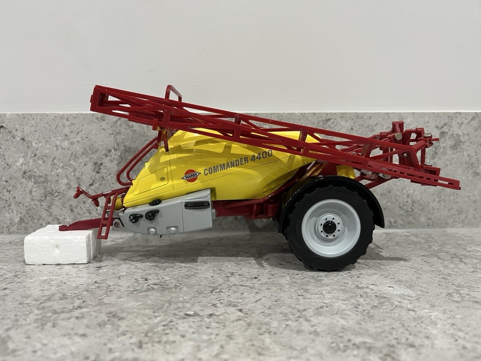 Universal Hobbies - Hardi Commander 4400 Sprayer - 1:32 Scale - New ...