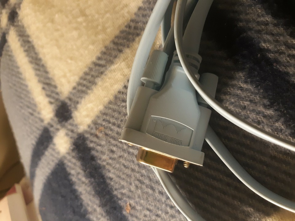 Cisco SERIAL auf RJ45 Cisco Systems Console AWM 20251 E129757-3 LL97744 ...