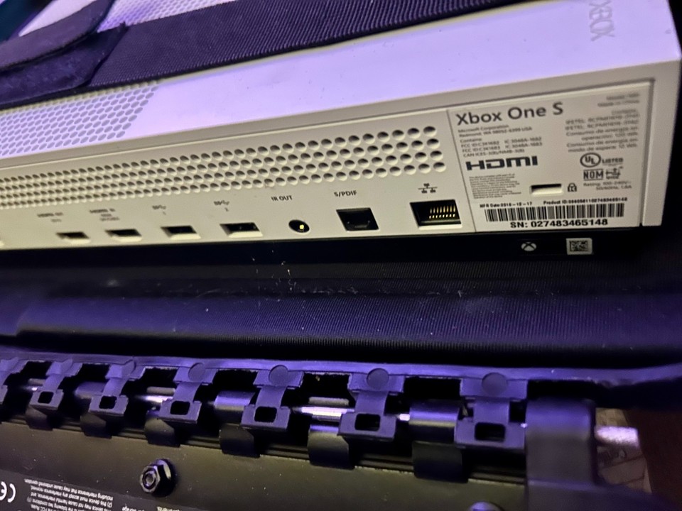 GAEMS Vanguard Monitor Case with Xbox Console – Portable Gaming System ...