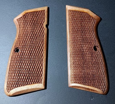 Browning Hi Power, Girsan MC P35, Springfield S 35 Walnut grips ...