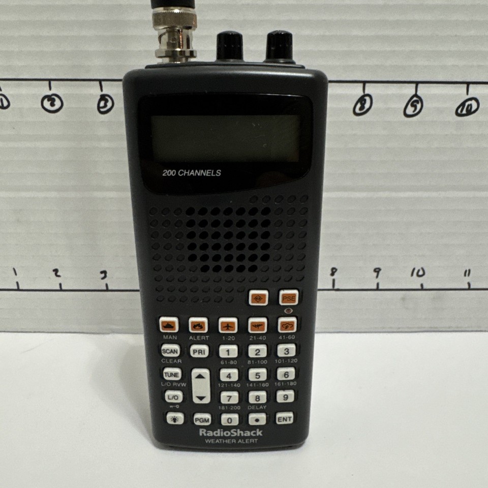 Scanner Radio Shack Pro 404 Handheld 200 Channels Radio Weather Alert ...