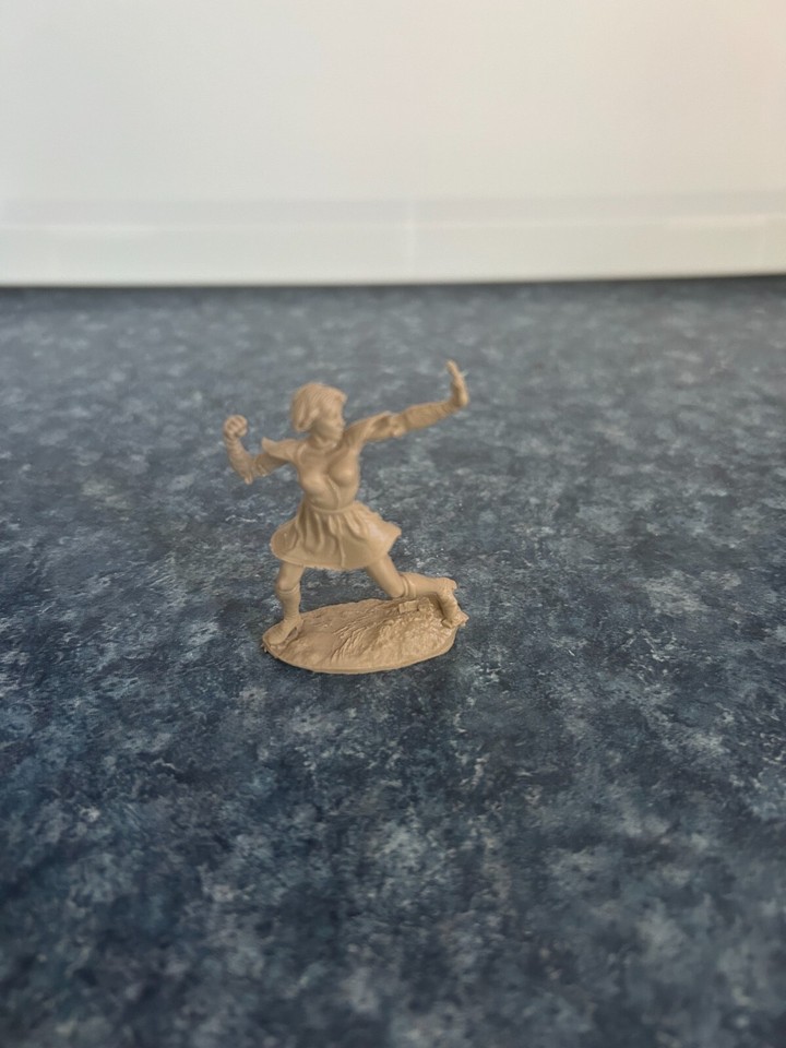 LOD Enterprises Barzso Character Figure 1:32 FIGHTING MOLLY ANDROID ...