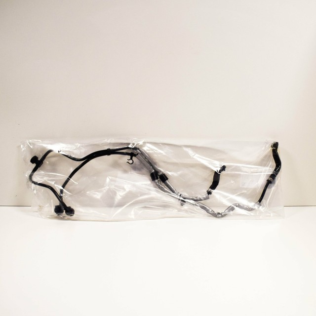 Genuine Mercedes-Benz E GLC Vent Line From Right Cooler to Reservour ...