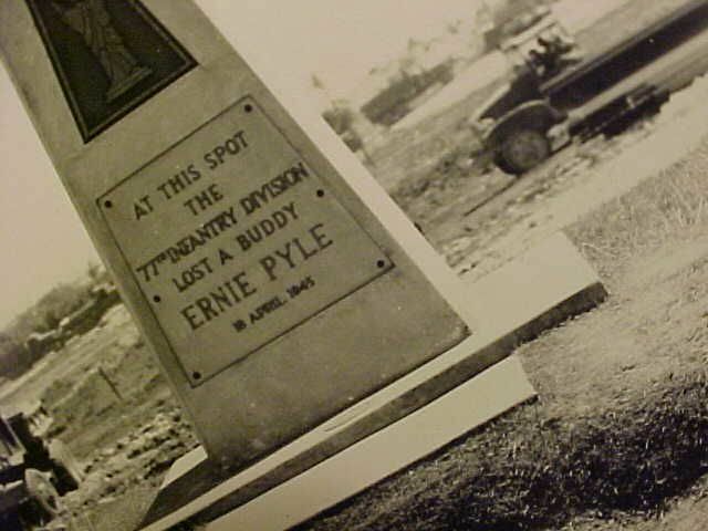 ORIGINAL WWII PHOTO - ERNIE PYLE GRAVE / MEMORIAL - 77TH DIVISION | eBay
