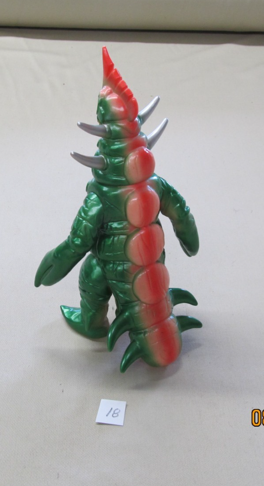 ULTRAMAN LEO GALLON Kaiju Monster Yamanaya 2007 Issue 9 1/2" Tall (18 ...