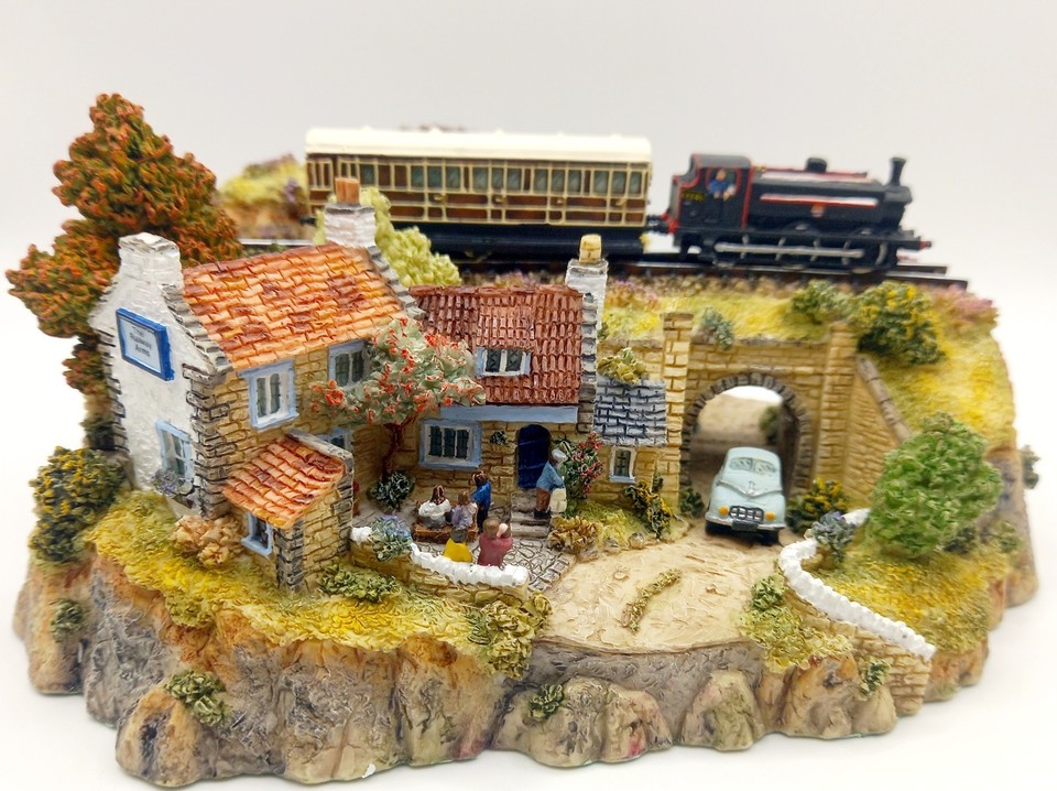 N Scale Gauge Countryside Diorama Steam Locomotive Model Railway Layout ...