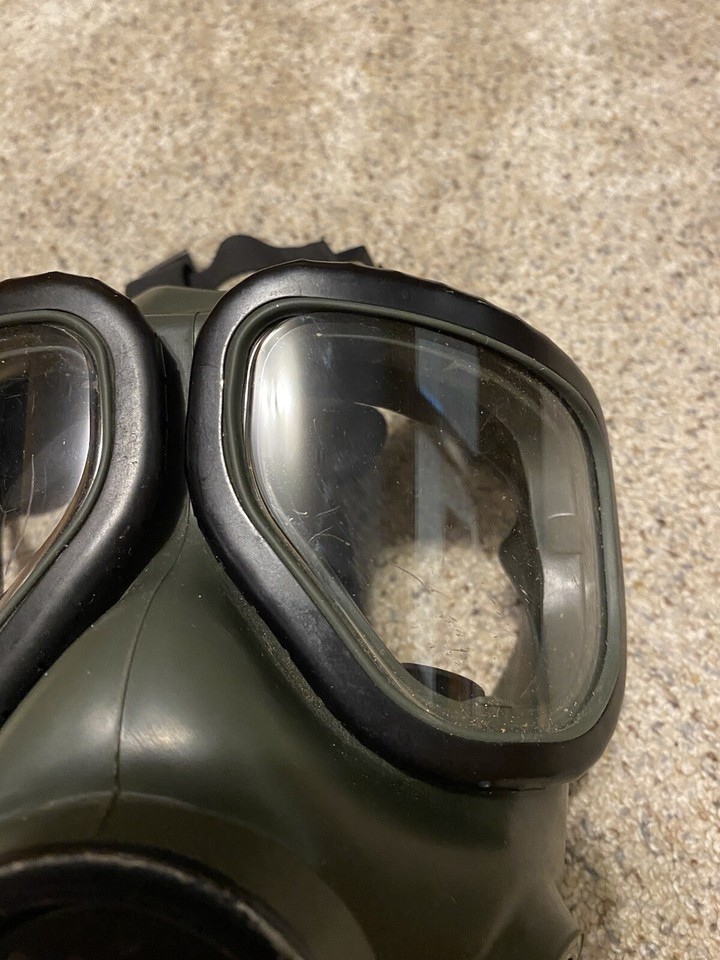 US M40 Gas Mask Medium. Face Mask & Filter Used | eBay