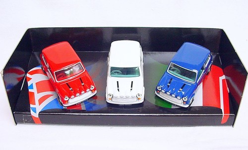 Corgi Toys 1:36 MORRIS MINI COOPER ITALIAN JOB Rally 3 Car Set 05506 ...