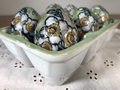 6 Majolica Ceramic Hand Painted Easter Decor Eggs and Ceramic Carton ...
