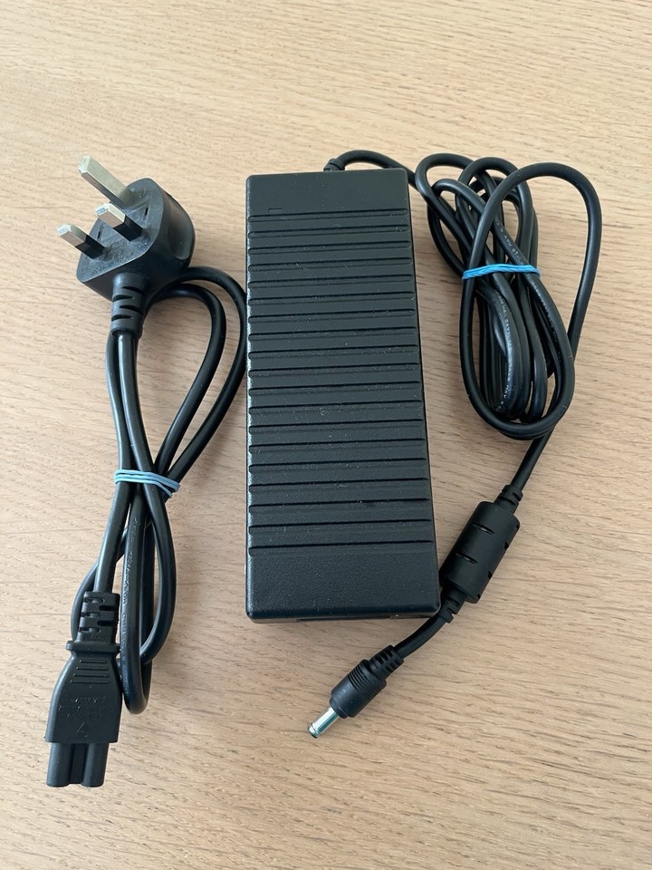 HP Pavilion ZV5000 Laptop With Charger, Windows XP and parallel port ...