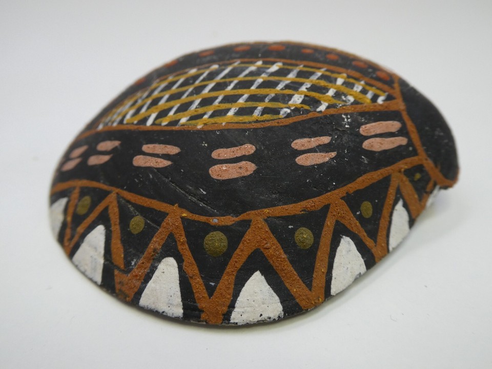 VINTAGE AUSTRALIAN HAND PAINTED ABORIGINAL ART SHELL BOWL SIGNED RHONDA ...