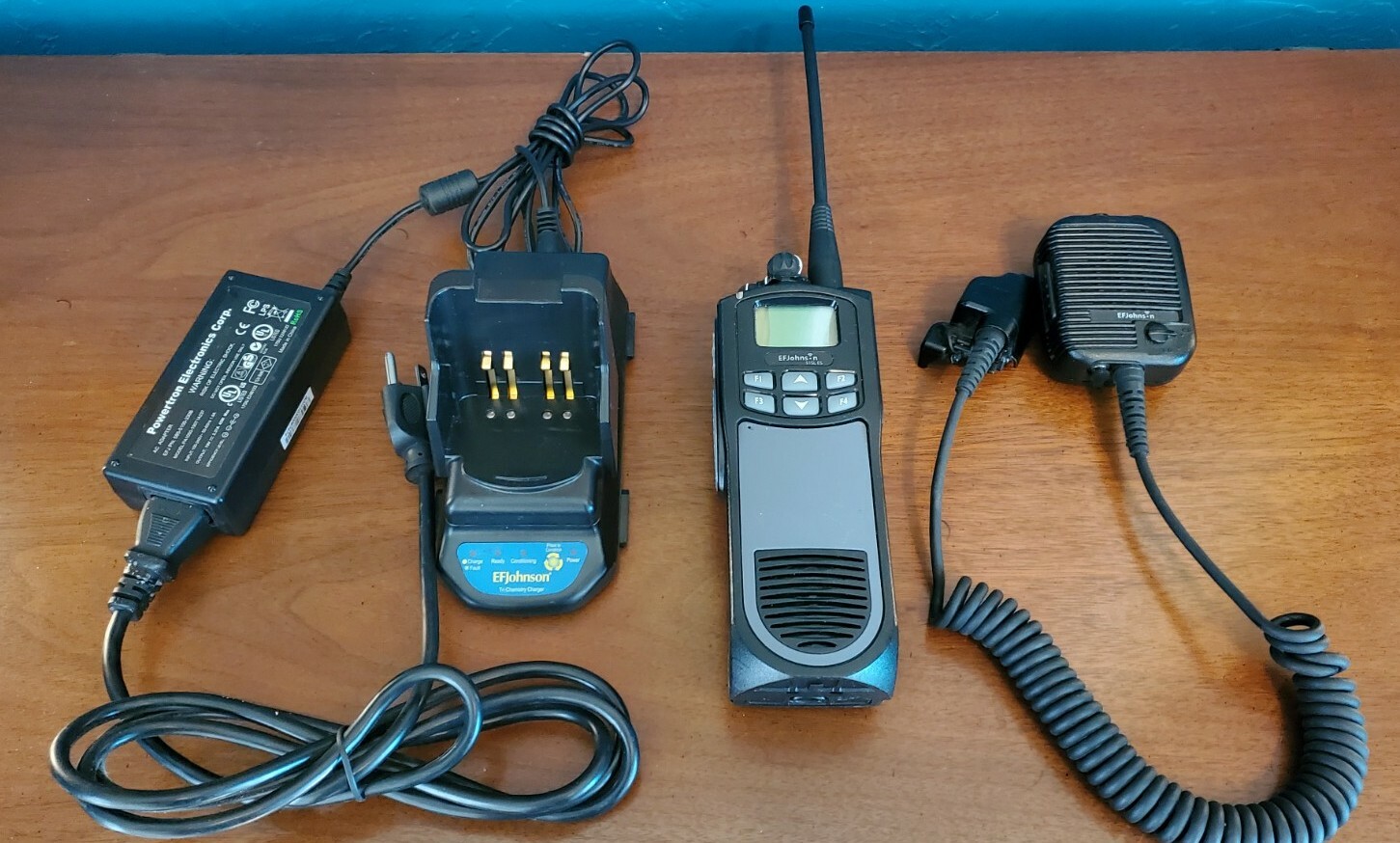 EF JOHNSON 51SL ES Portable Radio 700/800 MHz band w/ Charger, Battery ...