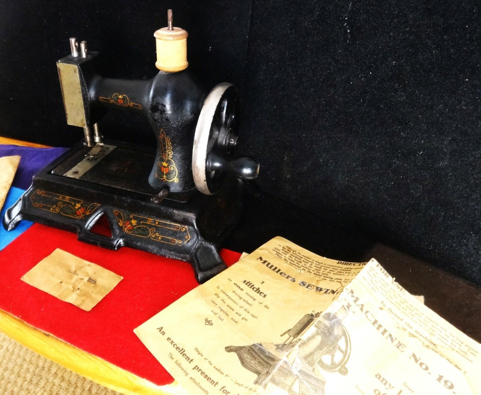 Germany Antique c.1909 MULLER #19 Cast Iron Toy Sewing Machine w/Orig ...