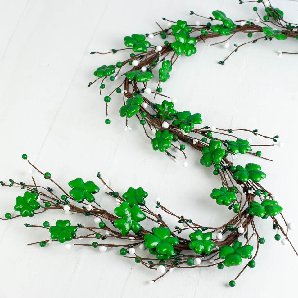 5 Foot Long Shamrock with Green and White Pip Berries Garland ...