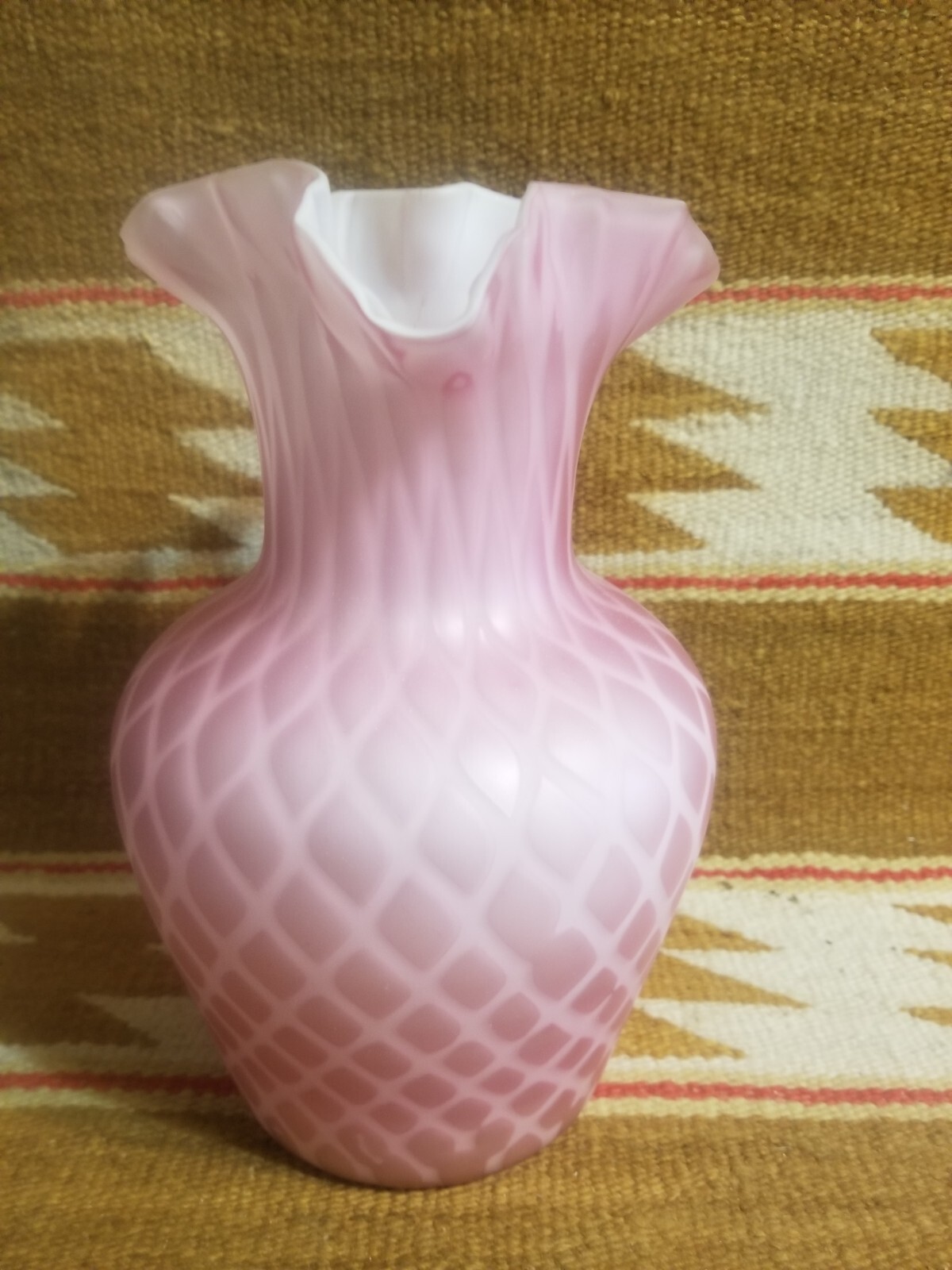 OLD MT WASHINGTON PINK DIAMOND QUILTED SATIN GLASS RUFFLE PITCHER w 5 ...