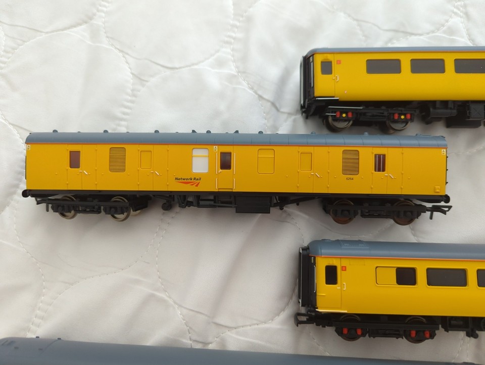 Hornby Network Rail Coaches X6 Job Lot Improving Your Railway - OO ...