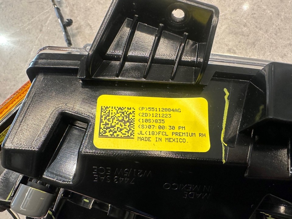 2018-2024 Wrangler JL Factory LED Fender DRL Park Turn OEM 55112885AG ...