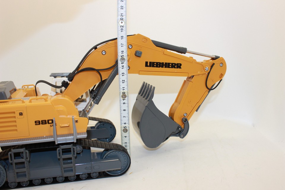 Siku 6740 Liebherr R980 SME Crawler Excavator + Bluetooth App + Control ...