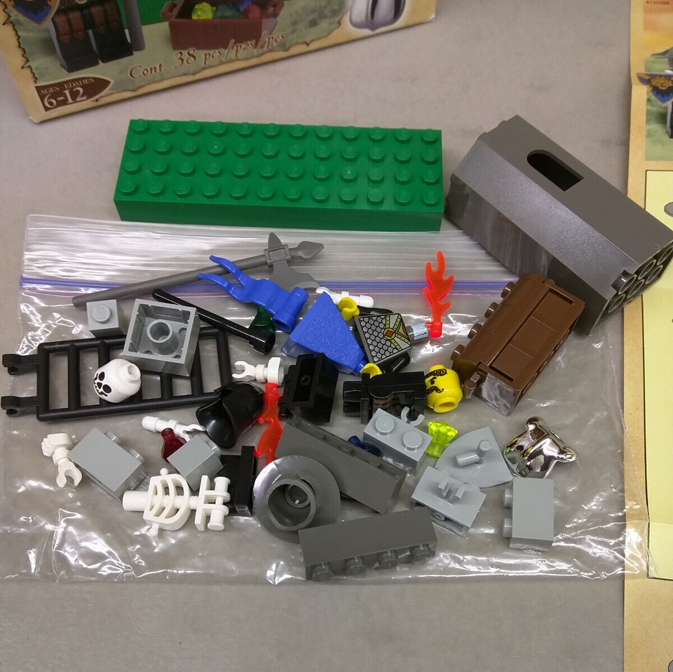 LEGO Knights Kingdom 4817 Dungeon MINT! RARE! Castle Skeleton Chrome ...