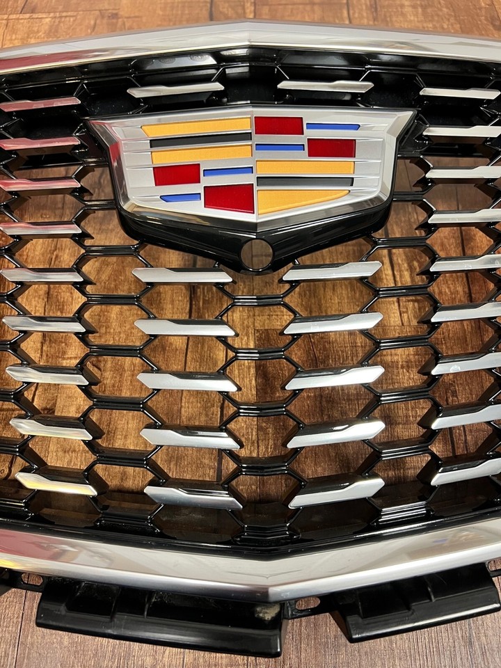 OEM GM (84724564) Take Off Grille For Cadillac XT5 Luxury With Camera ...