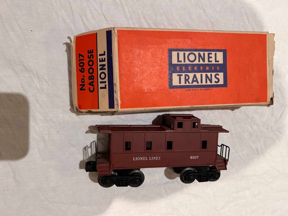 Lionel Train Set Trainmaster LW assorted set with cars, tracks, signs ...