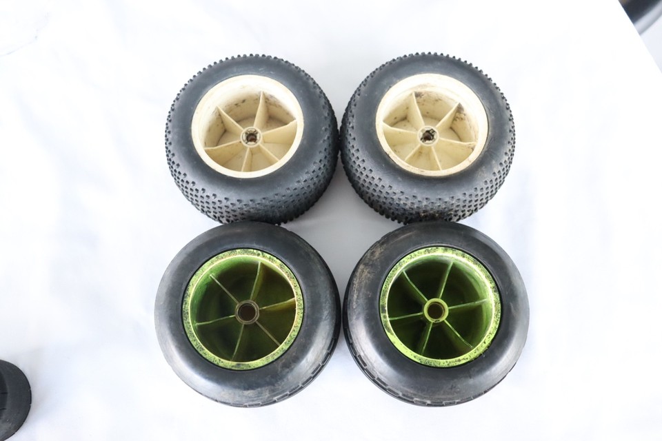 L22- 4149 VINTAGE TEAM LOSI XXX-T 1:10 TRUCK FRONT AND REAR TIRES ...