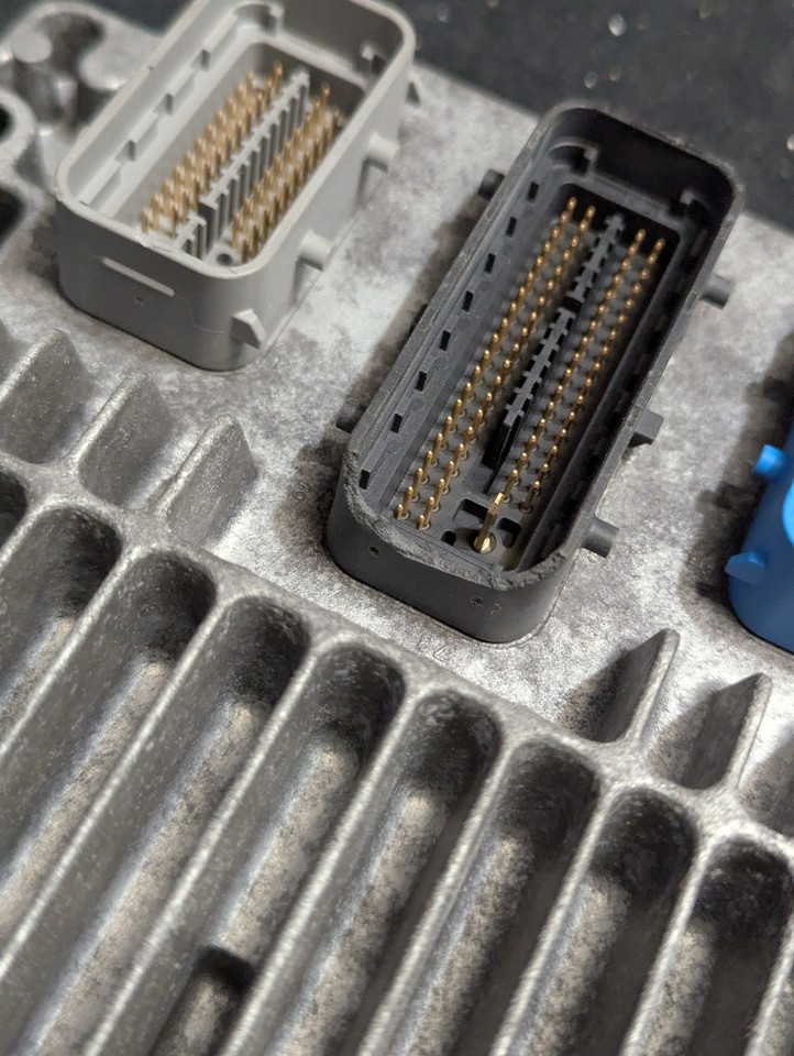 19210071 12597191 05 Corvette GTO LS2 E40 ECM Damaged Take Out 12597883 ...