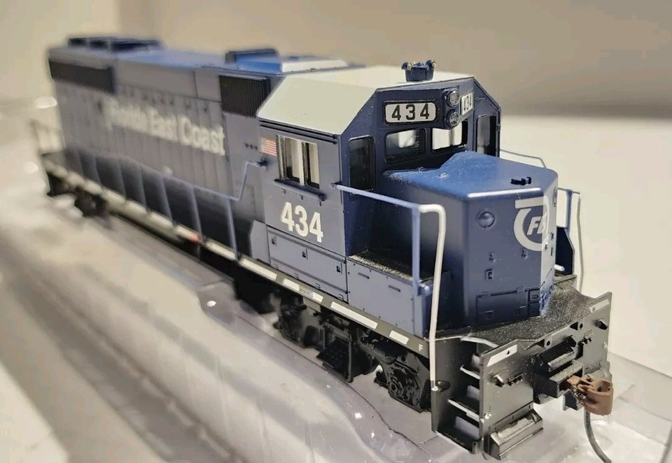 Athearn HO Scale GP 40-2 Diesel Florida East Coast #434 | eBay