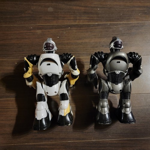 (2) RARE Robosapien V2 Mini Electronic 9" Robots 2005 WowWee Mark ...