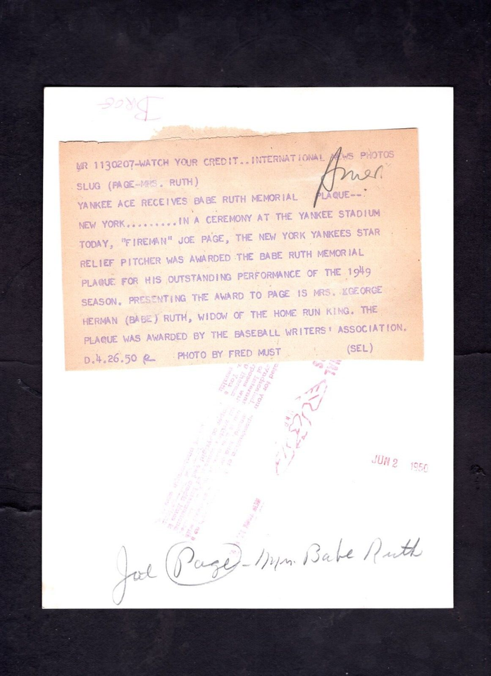 Joe Page receives Babe Ruth Award Plaque 1950 Press Photo New York ...