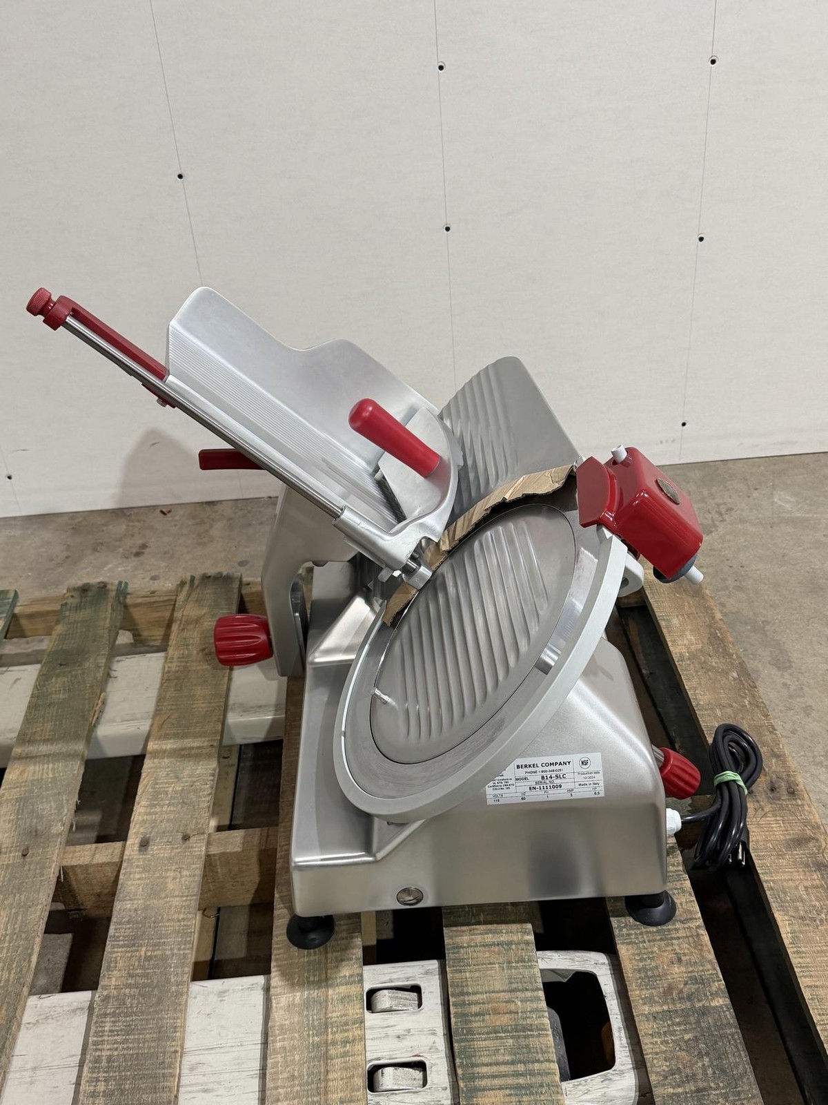 Berkel B14-SLC 14" Manual Meat Slicer | Medium-Duty Gravity Feed