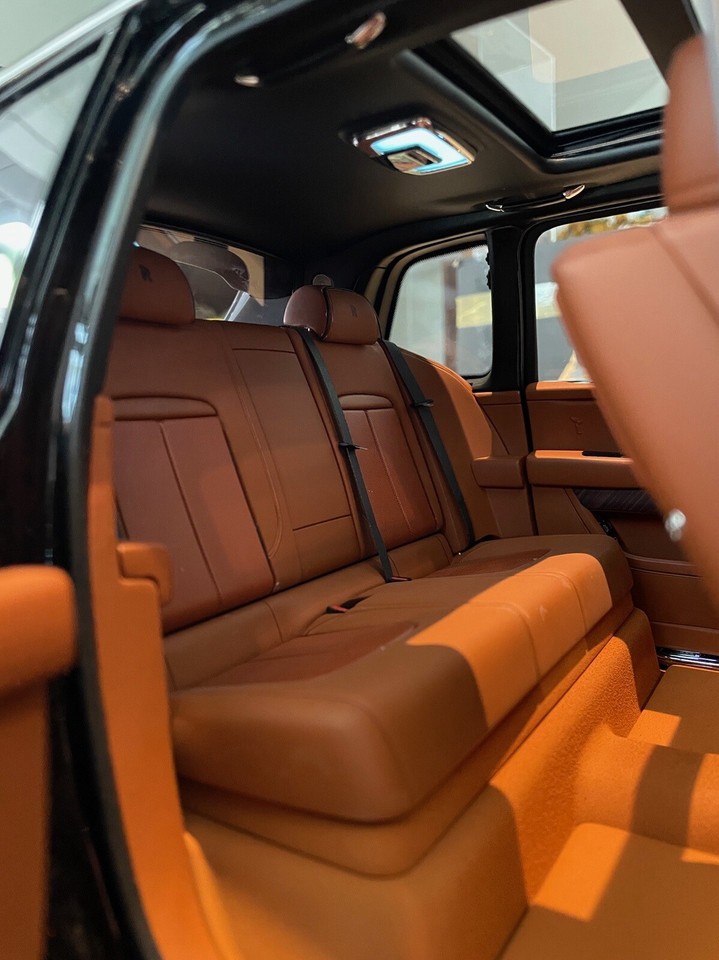 Rolls-Royce Cullinan (Gloss Black) [Amalgam] 1:8 scale | eBay
