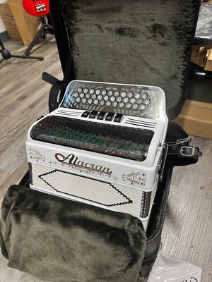 Alacran- White Accordion 3412 - 5 switches - w/ Deluxe Case and straps ...