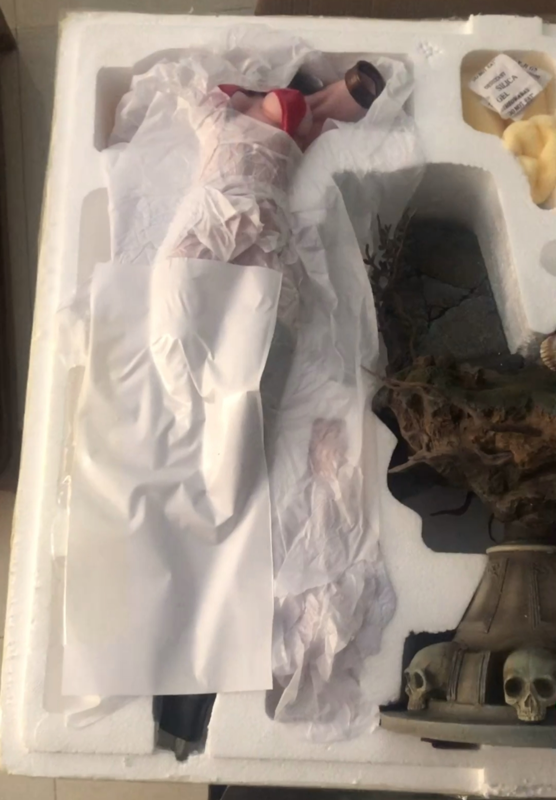 Sideshow 300300 25'' inch Vampirella Dynamite Premium Format Statue ...