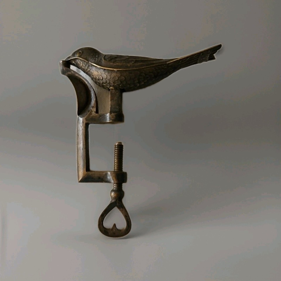 ANTIQUE LATE 1800'S VICTORIAN SEWING BIRD CLAMP ♡ THE PIN CUSHION IS ...