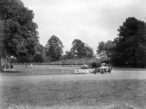 Achille Varzi, Alfa Romeo 6C 1750, leads Richard Oats, OM 1930 Racing ...