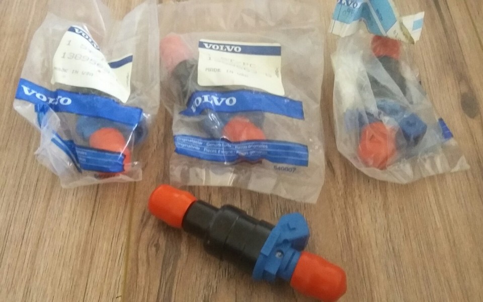 Volvo OEM Fuel Injectors 1389563 | eBay