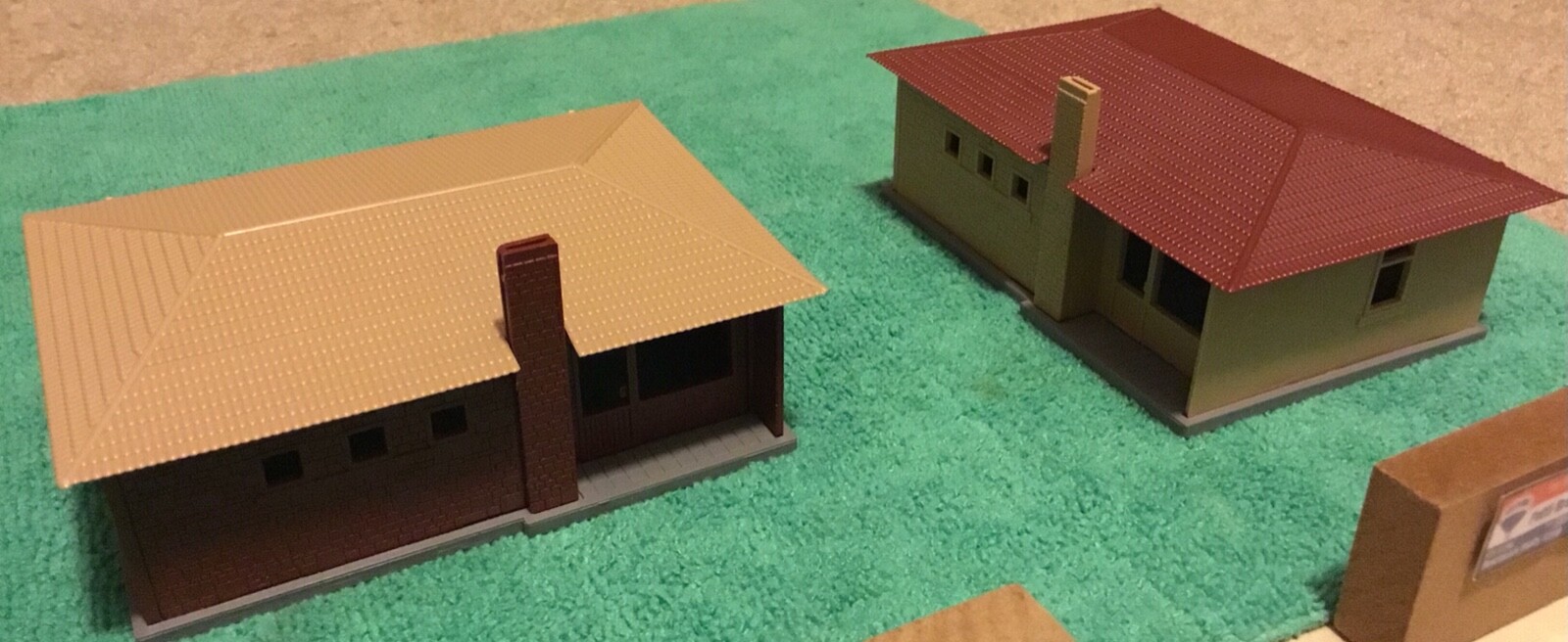 IHC #4106 HO 1:87 Scale Two Suburban Houses Built Buildings | eBay