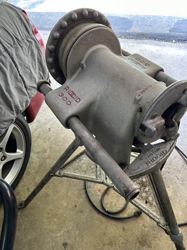 RIDGID 300 Compact Pipe Threading Machine with Stand Tools And Oiler ...