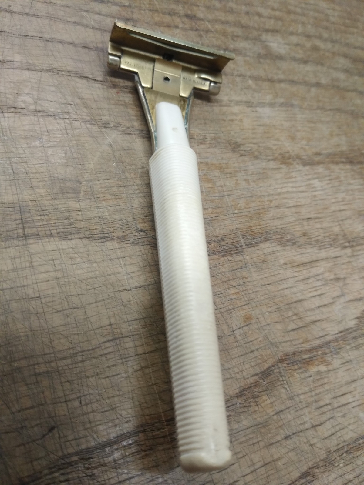 Vtg Men's Schick Injector Safety Razor Type J White Handle Gold Tone ...